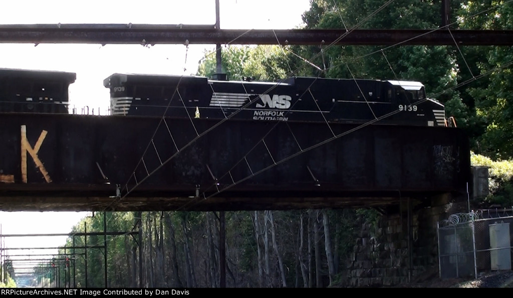 NS C40-9W 9139 leads eastbound 24K